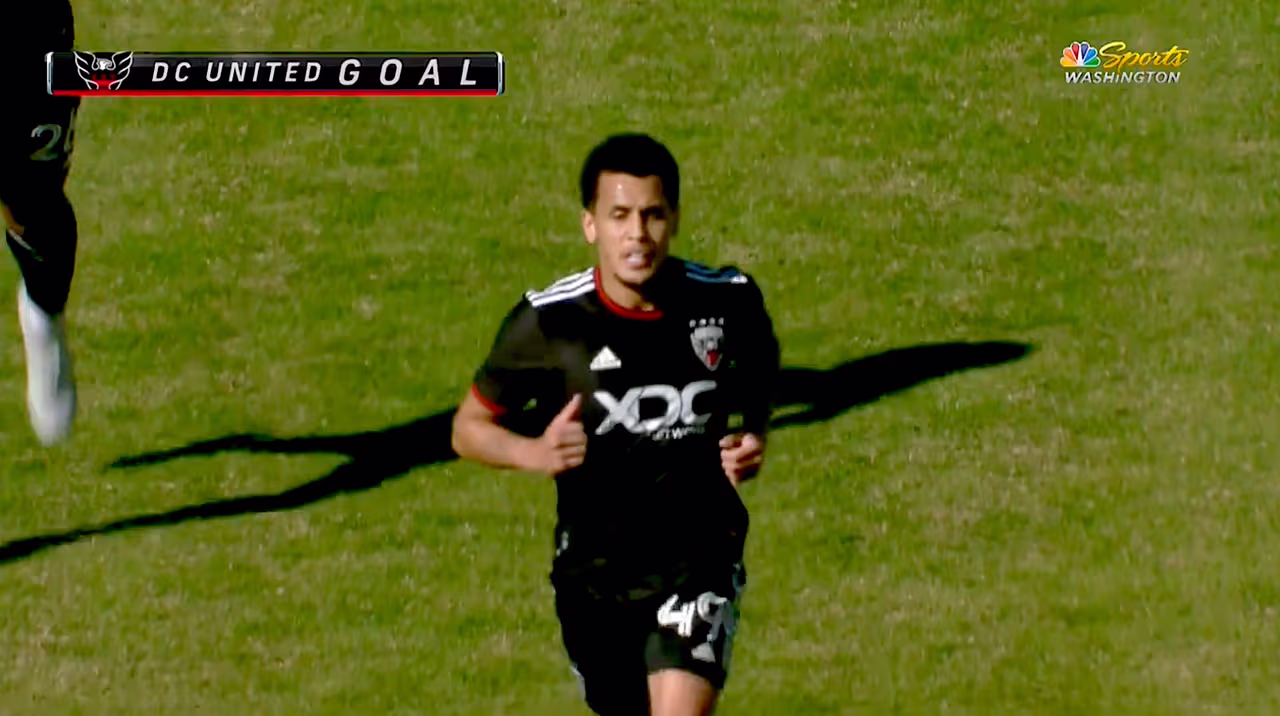 Ravel Morrison hace un golazo desde tres cuartos de cancha y acorta el ...