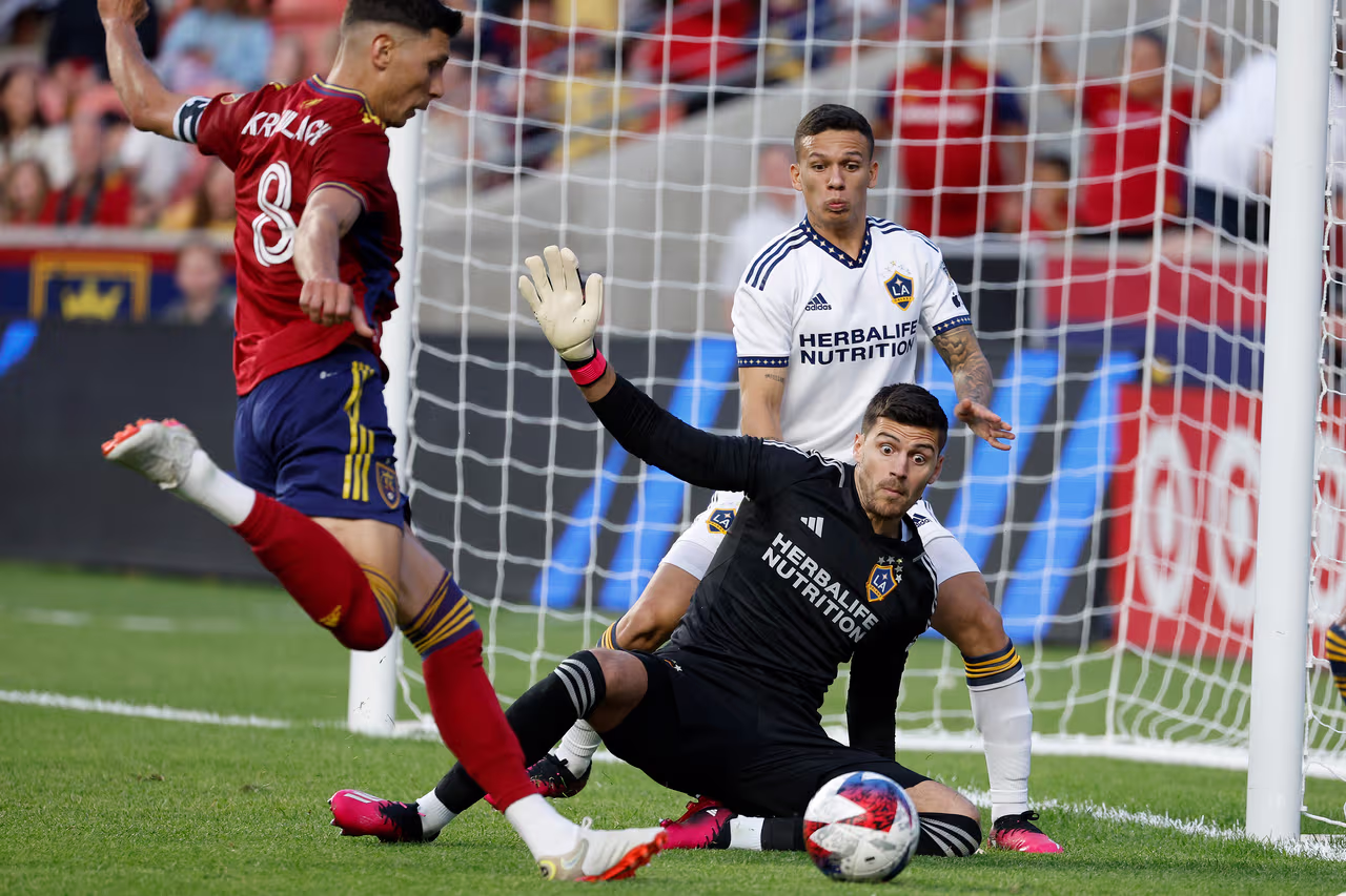 ¡Reflejos y velocidad! Las mejores atajadas de la Jornada 16 de MLS ...