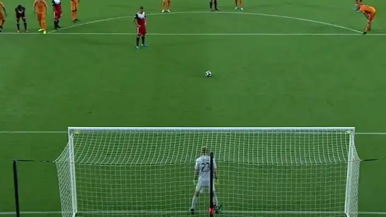 Reto Ziegler convierte el tiro penal y coloca arriba al FC Dallas ...