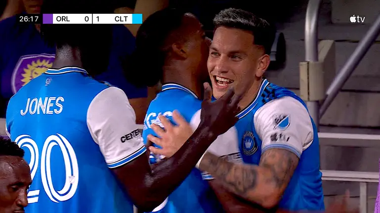 ¡Sublime definición! Enzo Copetti gana a toda velocidad, vence a ...