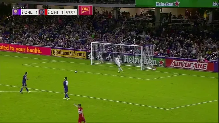 ¡Tremendo Golazo! Alan Gordon quema las redes desde fuera del área y ...