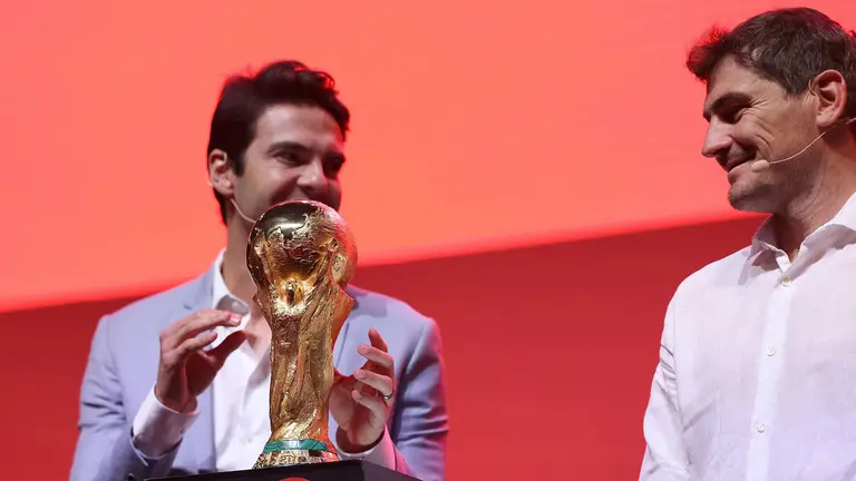 Tour del trofeo del Mundial inicia en Catar con Kaká y Casillas | TUDN Mundial - Qatar 2022 | TUDN