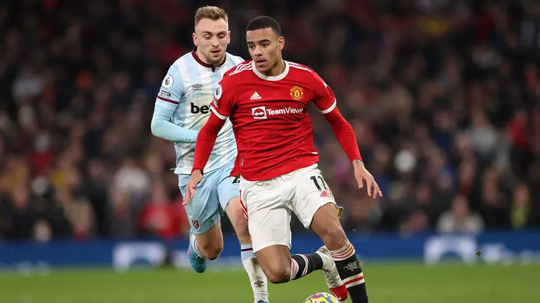 Manchester United: Cargos por violación y agresión contra Mason ...