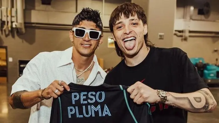 ¡Pura doble P! Pulido y Peso Pluma tienen épico encuentro | TUDN Fútbol ...