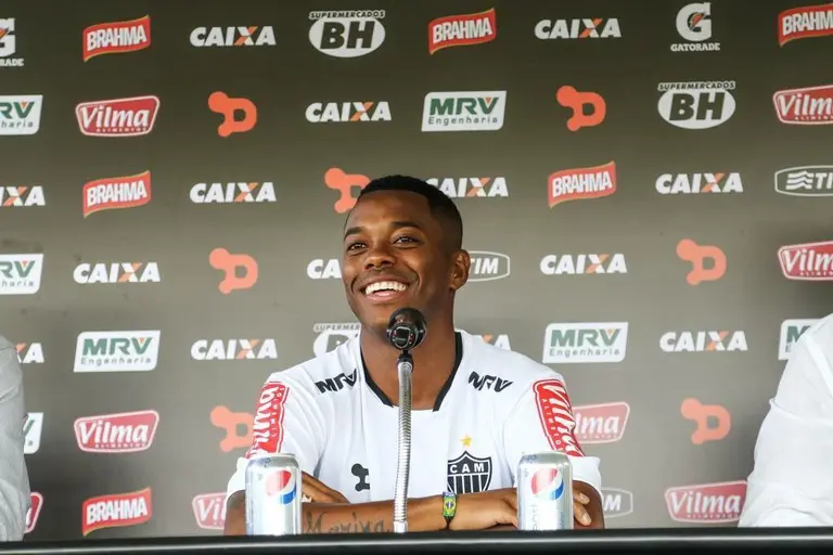 Robinho fue presentado por Atlético Mineiro donde espera volver a la ...