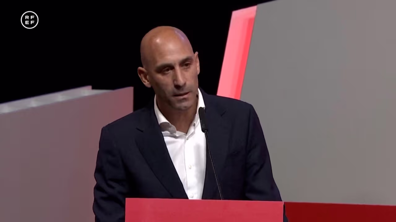 Rubiales no renuncia, afirma que beso con Jennifer Hermoso fue ...