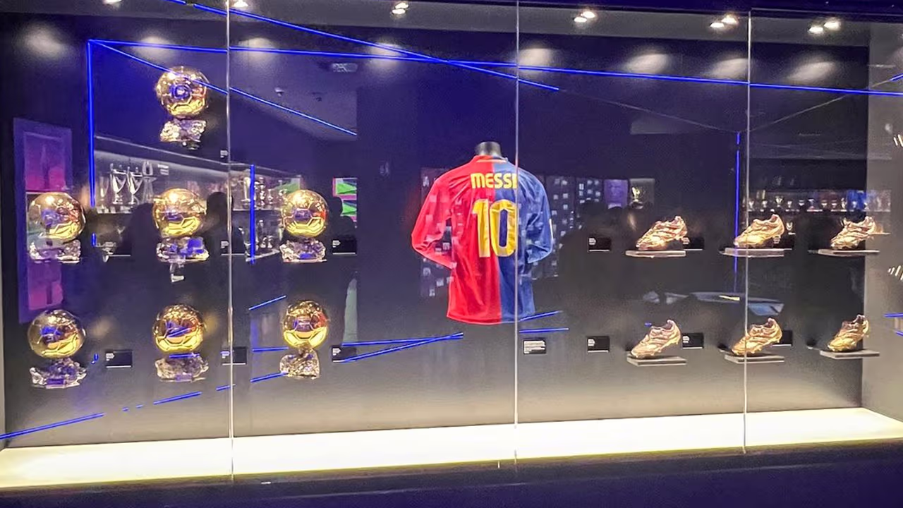 Sorpresa en Museo del Barça por Balones de Oro de Messi | TUDN Fútbol ...