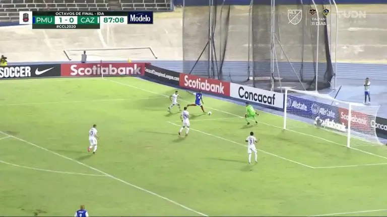 Tiro desviado de Cleon Pryce | TUDN Fútbol | TUDN