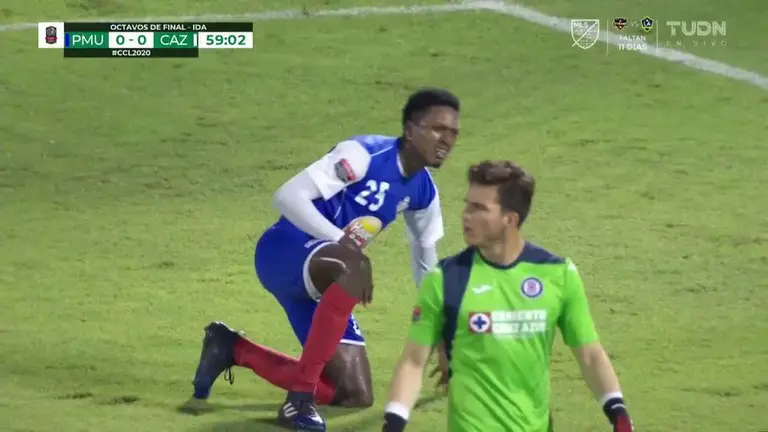 Tiro desviado de Shai Smith | TUDN Fútbol | TUDN