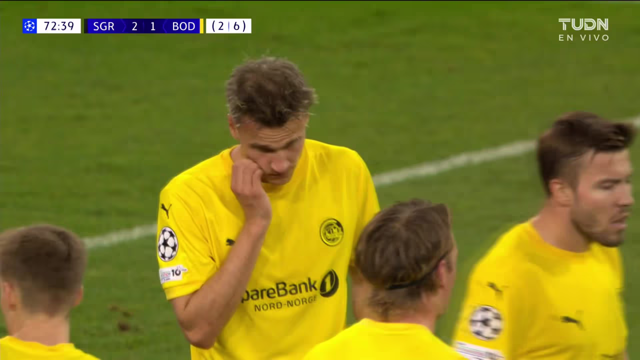 El disparo de Oermann se desvía y pone el segundo gol para Sturm Graz ...