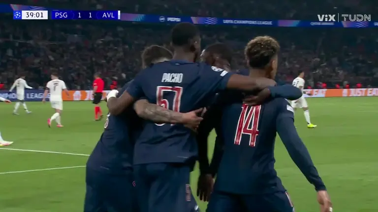 ¡Enfermo golazo del PSG! Désiré Doué sorprende y deja parado al Dibu ...