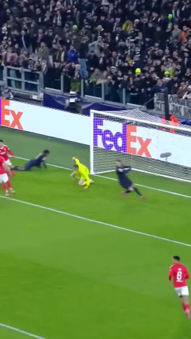 Gk Save by Benfica | TUDN UEFA Champions League | TUDN