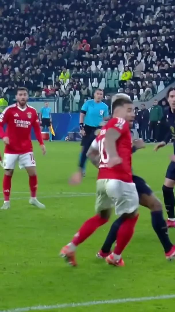 Gk Save by Benfica | TUDN UEFA Champions League | TUDN