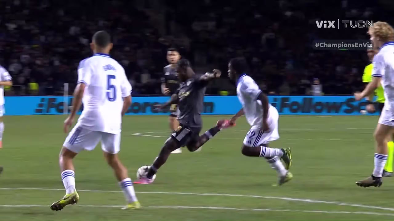 ¡Gol del Qarabag! Addai manda disparo imposible para el 2-0 ante ...