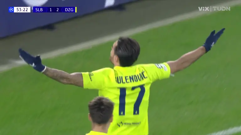 ¡Kulenovic solamente la empujo y aumenta la ventaja para el Dinamo ...