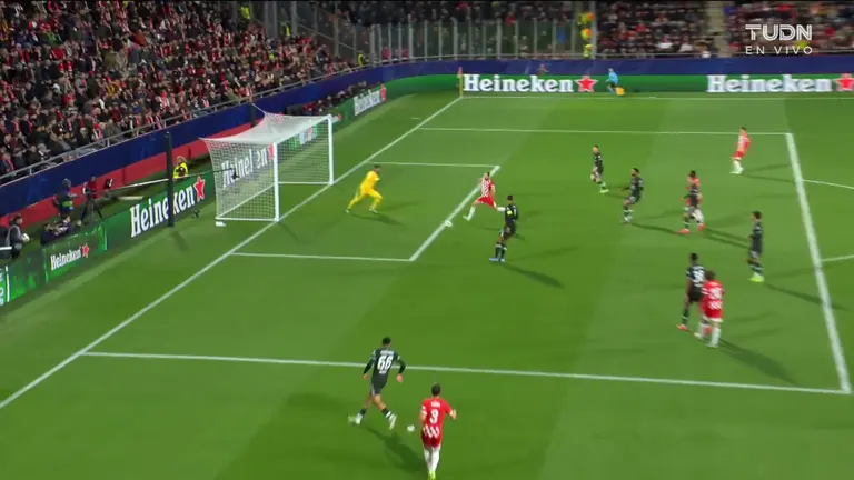 Las salvajes atajadas de Alisson Becker para que Liverpool tenga vida | TUDN UEFA Champions ...