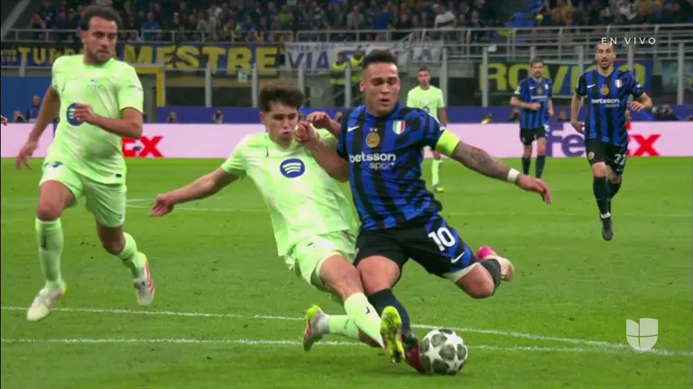 ¡Penal de Cubarsi sobre Lautaro Martínez y el Inter pone el 2-0! | TUDN ...