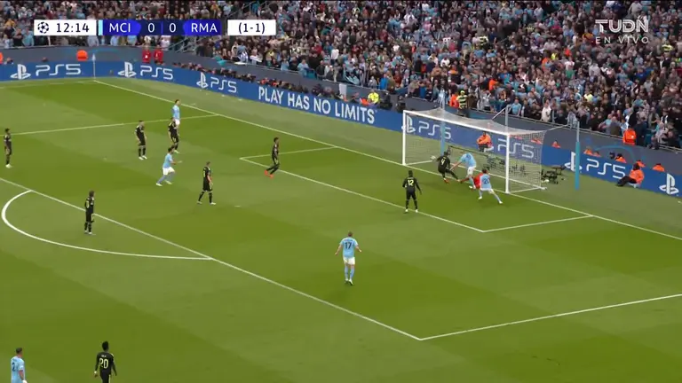 ¡TIRO ATAJADO! disparo por Erling Haaland. | TUDN UEFA Champions League ...