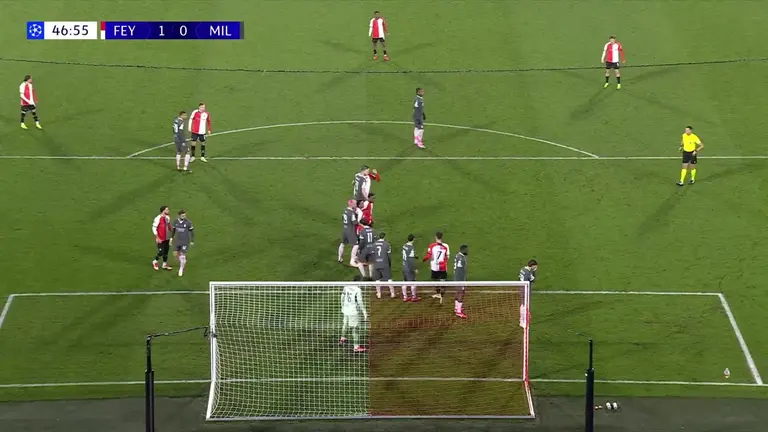 ¡TIRO ATAJADO! disparo por Thomas Beelen. | TUDN UEFA Champions League ...