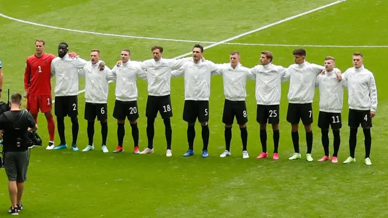 Cadena ofrece disculpas tras subtitular himno alemán con estrofa nazi ...