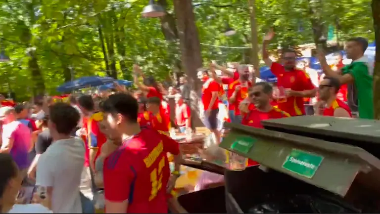 ¡Pique entre fans de España y Francia! | TUDN UEFA Euro 2024 | TUDN