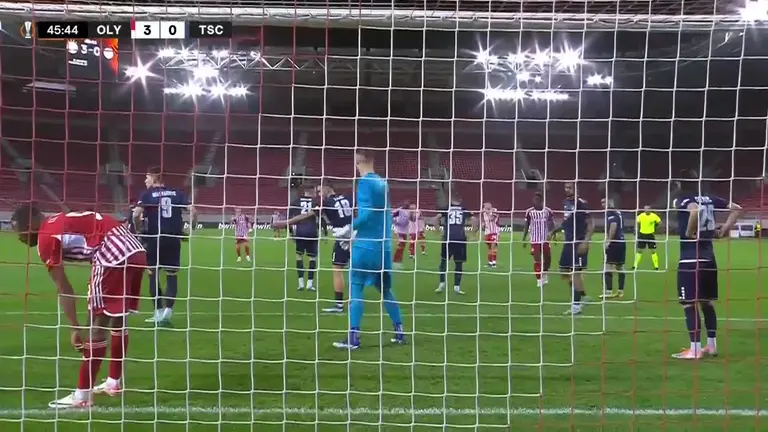 ¡AUTOGOL! de Veljko Ilic para Olympiakos. | TUDN UEFA Europa League | TUDN
