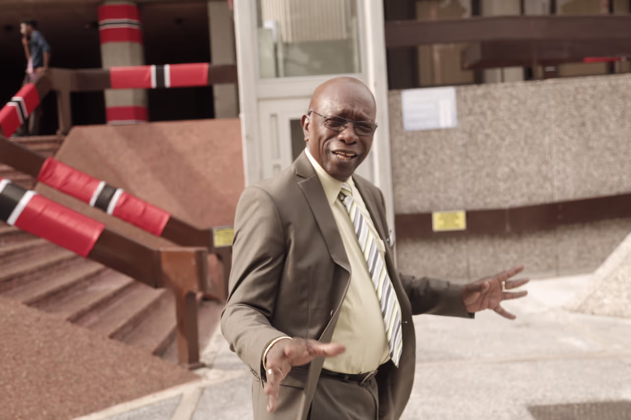 Un juez federal de Nueva York condena a Jack Warner a pagar 79 mdd por ...
