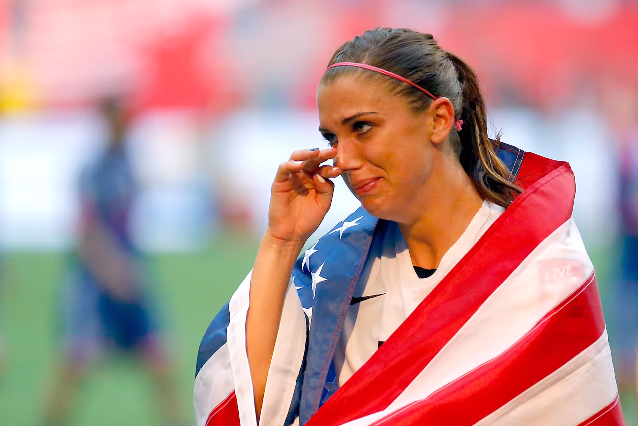 Alex Morgan se disculpó tras ser expulsada de Disney por "conducta ...