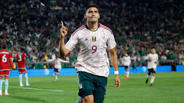 ¿Y Santi? Memote Martínez será titular con el Tri ante Uruguay | TUDN ...