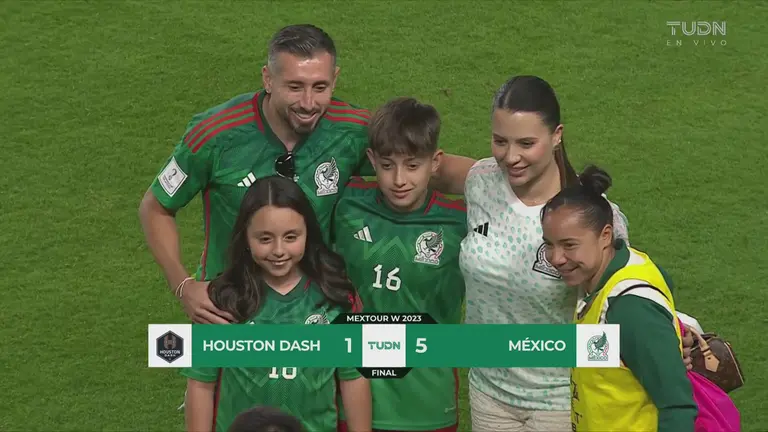 Héctor Herrera celebra junto a Charlyn Corral el triunfo del Tri | TUDN ...