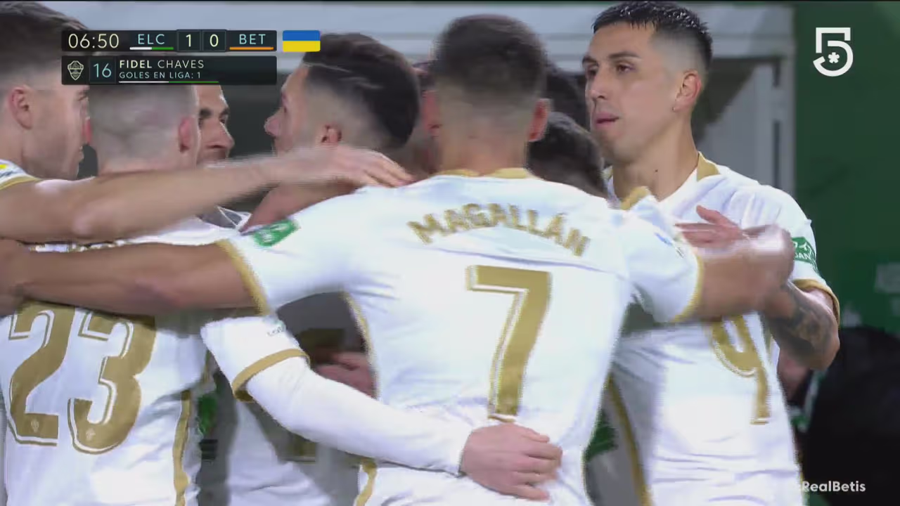 ¡Imparable! Fidel Chaves vence a Bravo y anota de penal el 1-0 del ...