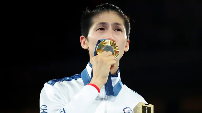 Boxeadora Lin Yu-ting, inmersa en polémica de género, gana el oro en ...