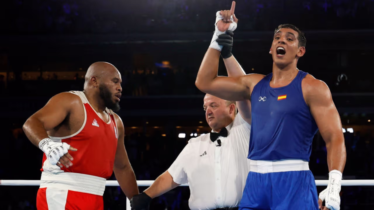 Boxeador español Ayoub Ghadfa pasa a la final del peso superpesado y va ...