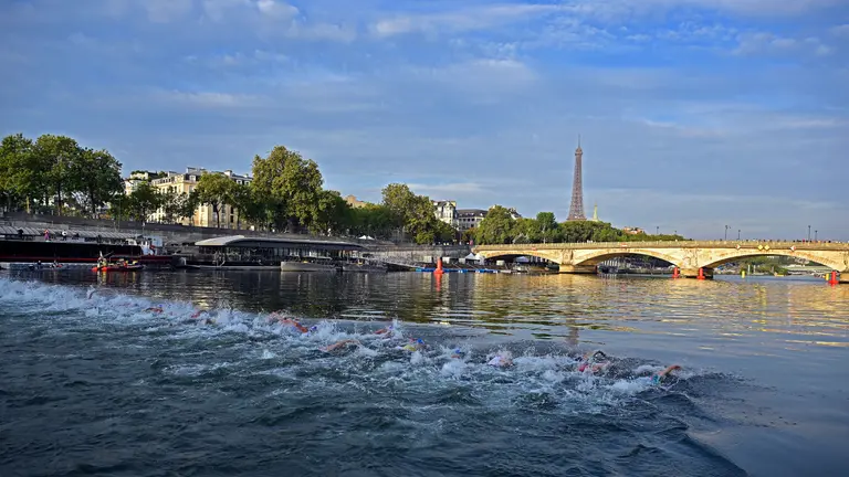 Cancelan entrenamientos en el Rio Sena por mala calidad del agua | TUDN ...