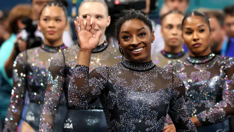 Simone Biles y el equipo de gimnasia de USA usan maillots de 3.000 dólares | TUDN Paris 2024 | TUDN