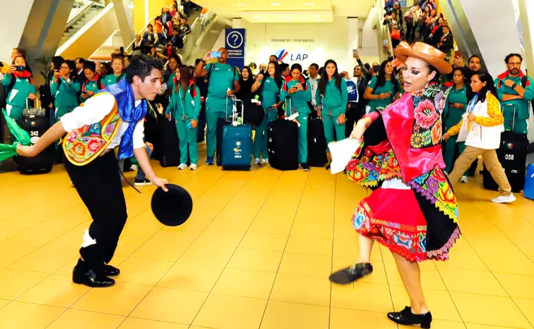 Perú recibe a México con una auténtica verbena | TUDN Juegos Panamericanos | TUDN