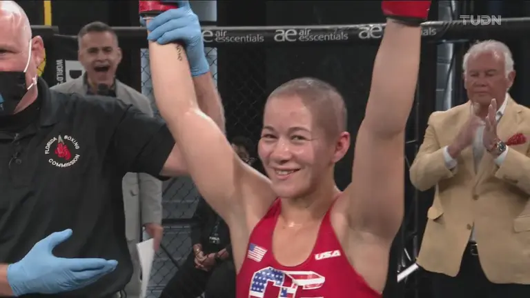 ¡Combate cerradísimo! Maraya Miller controla y supera a Alitzel ...