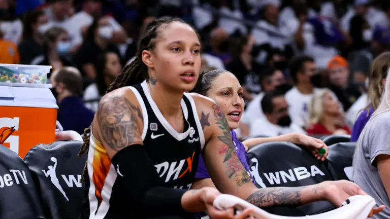 Estrella de la WNBA es arrestada en Rusia por cargos de drogas | TUDN ...