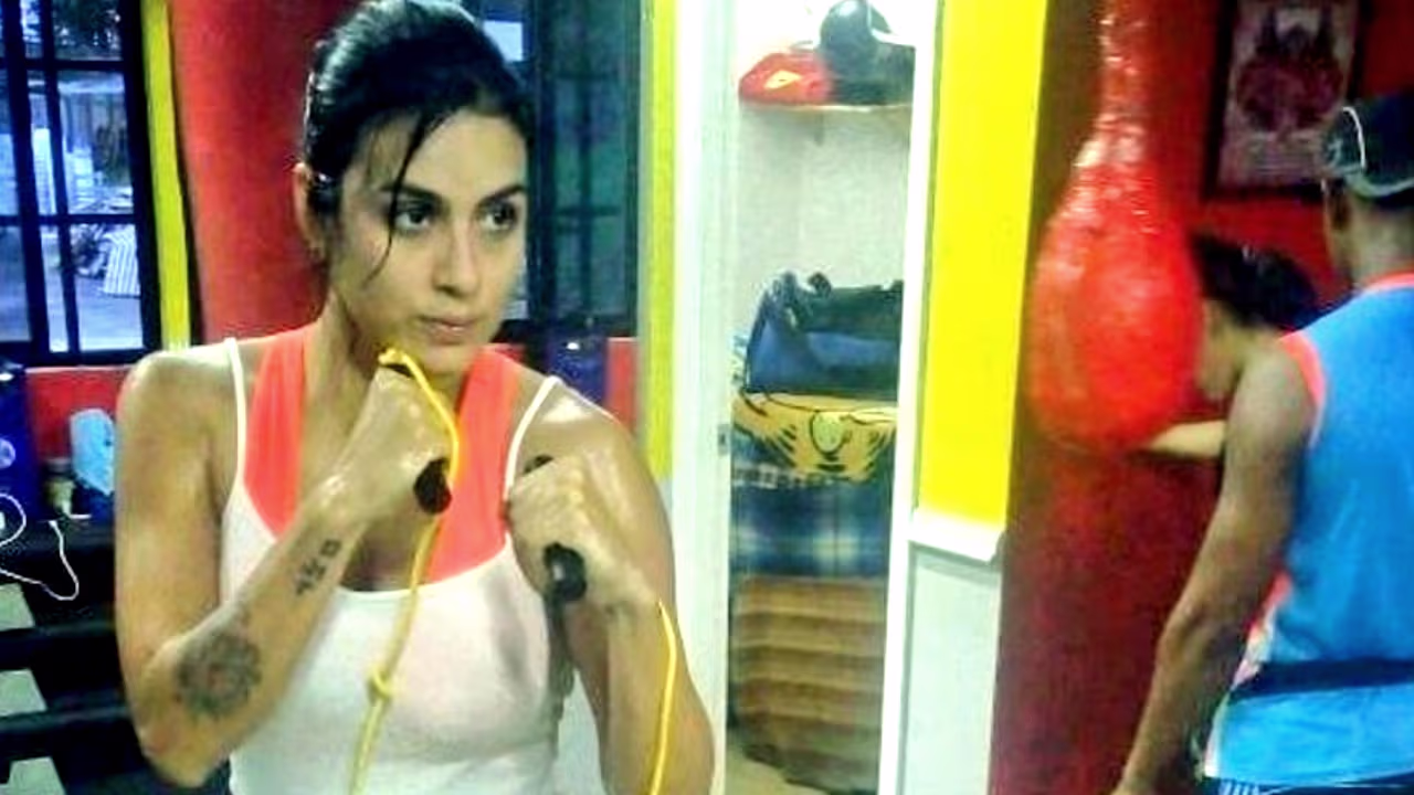 Mónica Henao, la hermosa boxeadora colombiana, da cátedra saltando a la ...