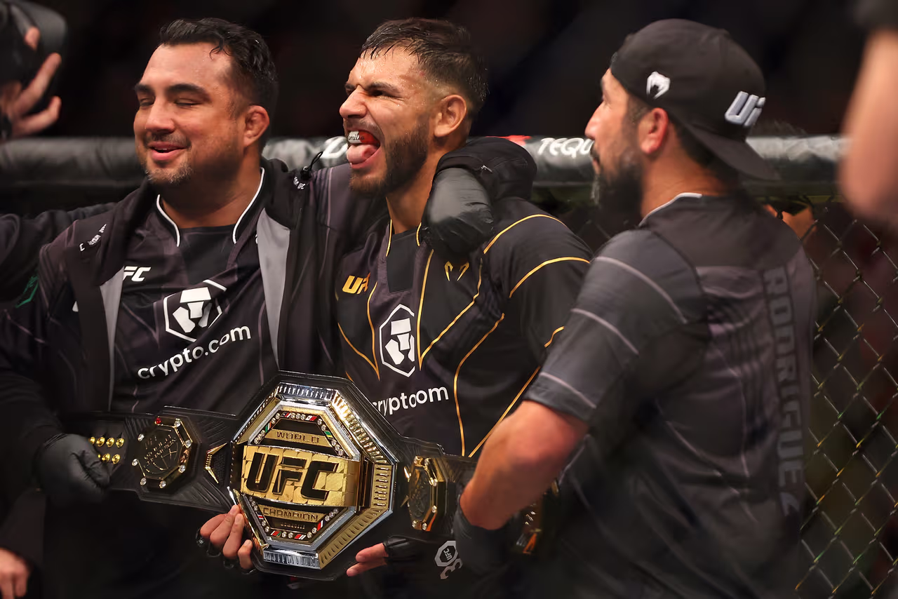 Yair 'Pantera' Rodríguez somete Josh Emmett y es campeón interino pluma ...