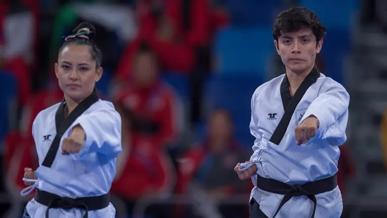 Zulema Ibáñez y Leonardo Juárez ganan oro en Poomsae mixtos | TUDN Más ...