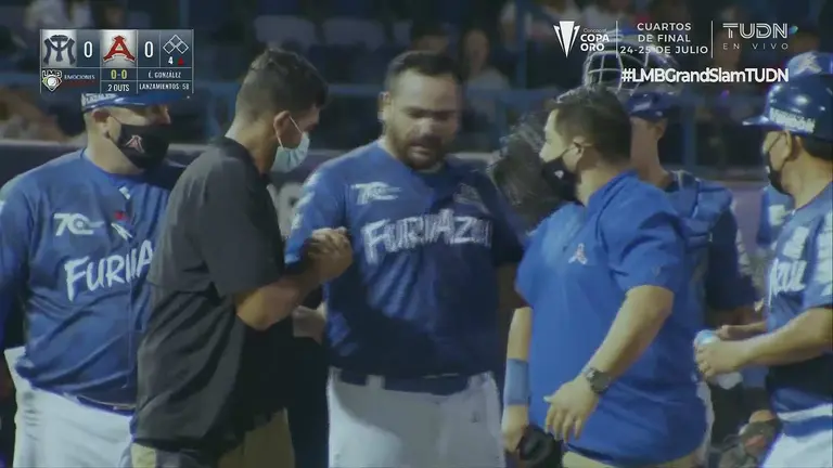 Edgar González es sacudido con un duro pelotazo ante Monclova | TUDN ...