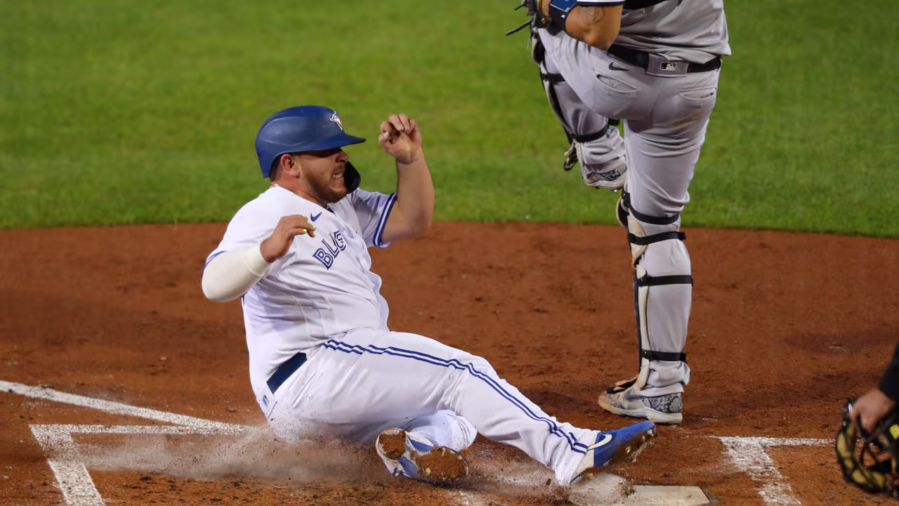 ¡Histórico! Alejandro Kirk y su primer home run | TUDN MLB | TUDN