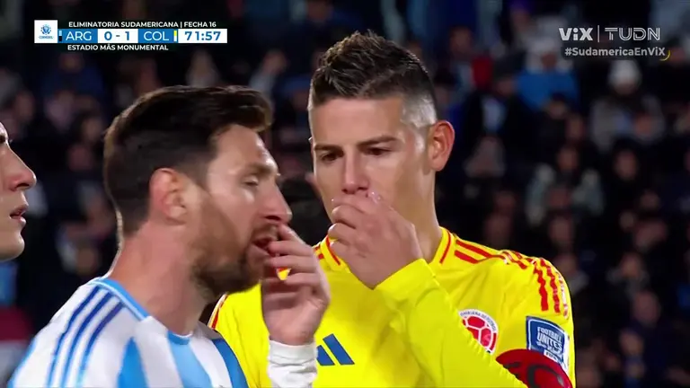 Leo Messi y James Rodríguez intercambian unas enigmáticas palabras ...