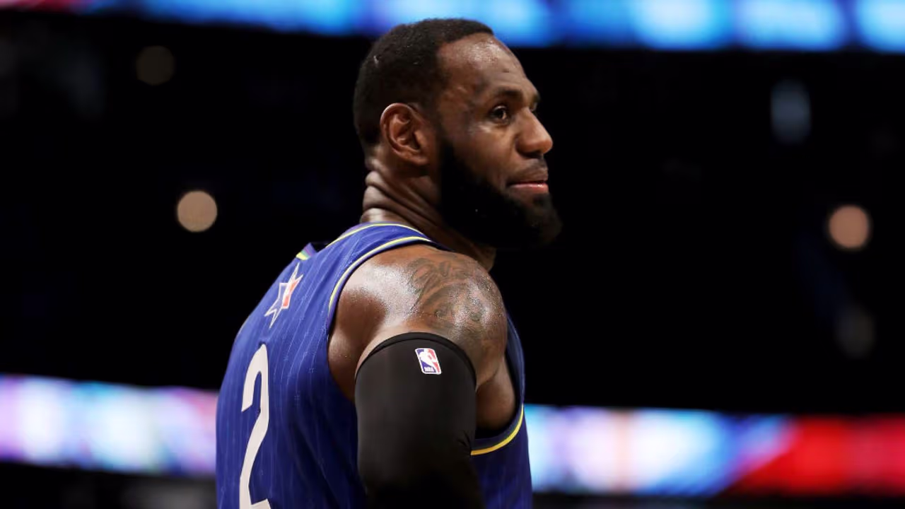 Demandan a LeBron James por supuesto robo de un eslogan | TUDN NBA | TUDN
