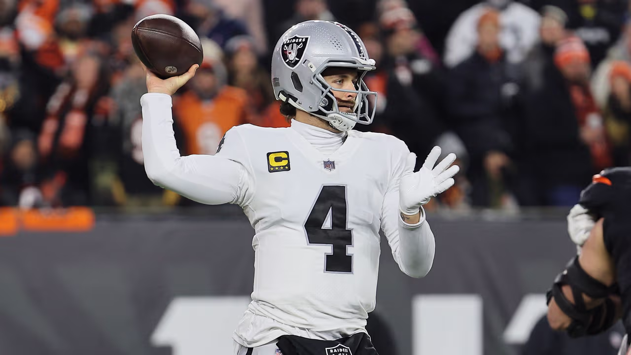 Derek Carr seguirá como mariscal de campo de Raiders | TUDN NFL | TUDN