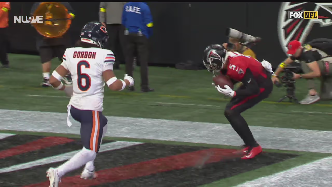 ¡Muy apenas! Drake London permanece en el campo para sumar el TD | TUDN ...