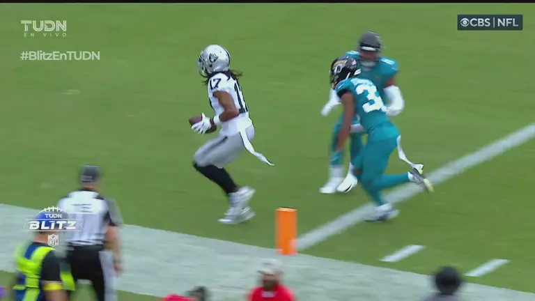 ¡TD Raiders! Carr con el pase para Adams que se mete a la anotación ...